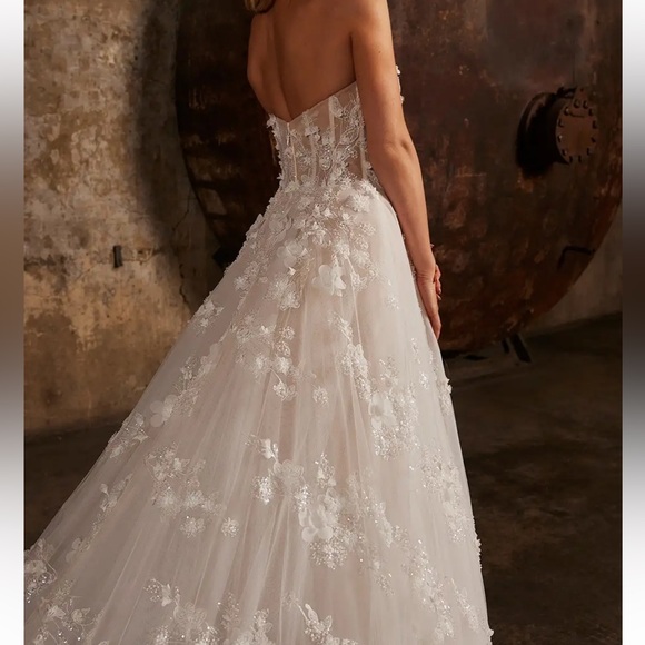 Calla Blanche | Dresses | Calla Blanche 3d Floral Lacce Wedding Dresss ...